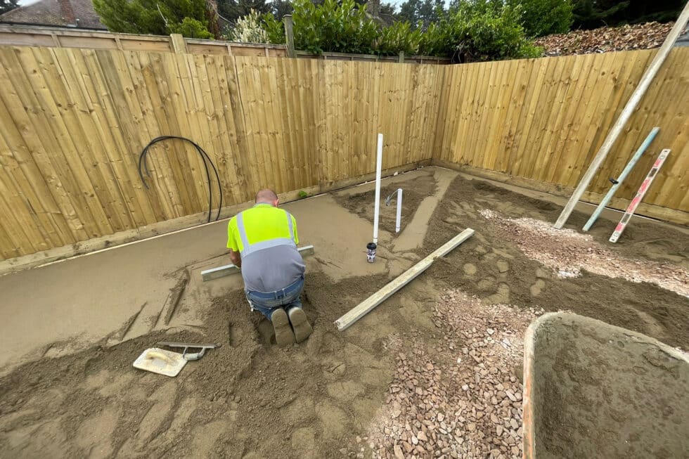 Expert floor screeding for patios - 01933 716018